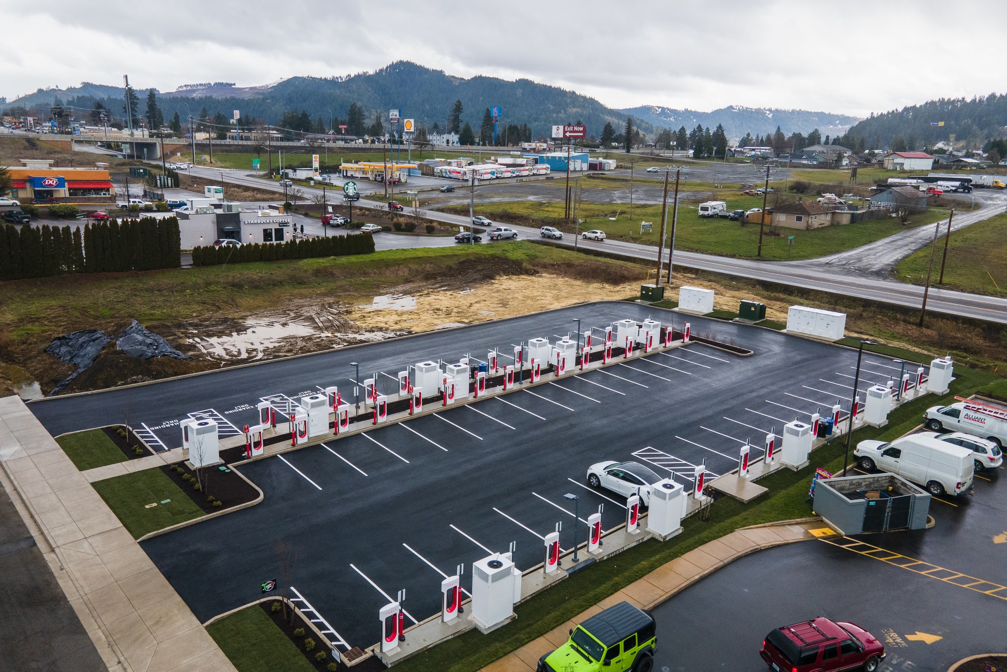 Tesla Supercharger Station Opens in Sutherlin
